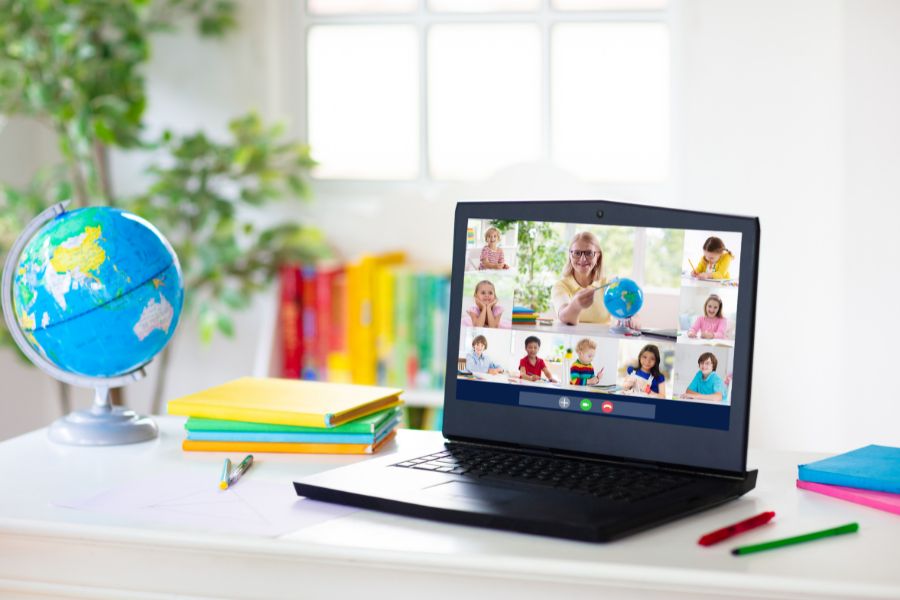 eLearning Platforms: How Does an Online Learning Work?